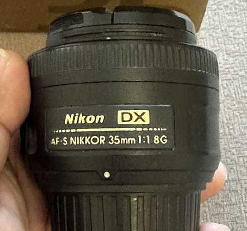 Nikon 35mm f/1.8G AF-S DX Nikkor