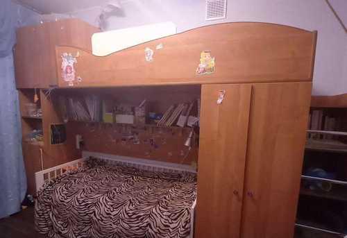 Кровать чердак со шкафом