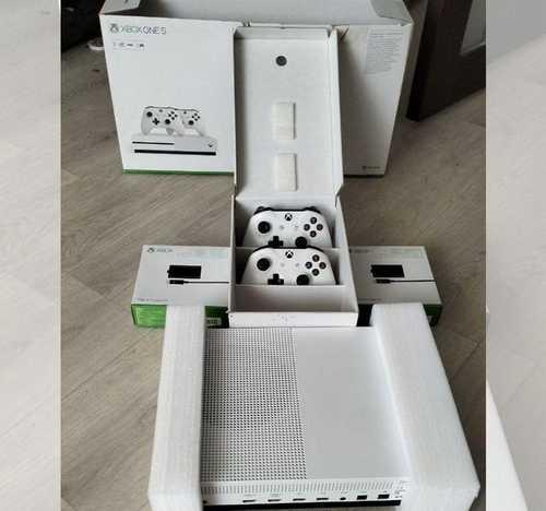 Xbox one s 2 геймпада 1tb