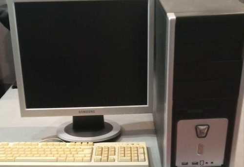 Компьютер,монитор,клавиатура в раб.состоянии