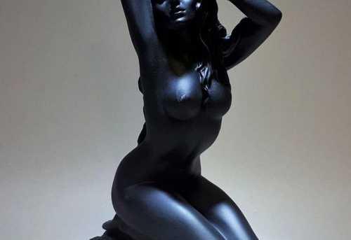 Статуэтка Девушка Женщина из камня (черный цвет)