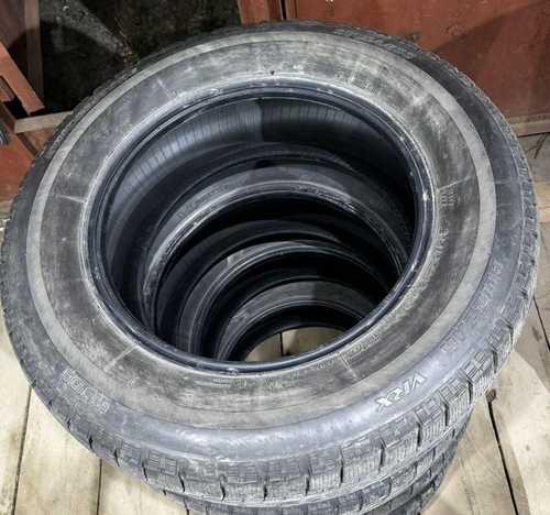 Bridgestone Blizzak VRX3 215/65 R16