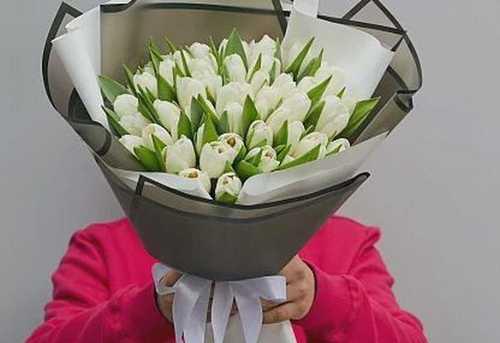 Букет 35 тюльпанов (белый, красный, розовый)