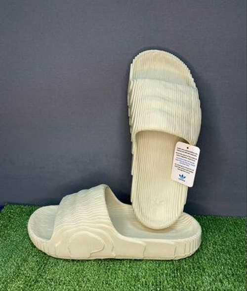 Шлепанцы: Сланцы Adidas Adilette