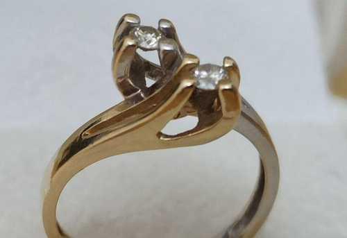Золотое кольцо бриллианты поцелуйчик в ладошке 585