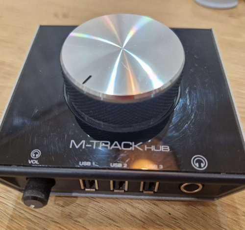 Аудиоинтерфейс M-Audio M-Track Hub