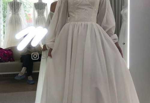 Свадебное платье 42 44 бу