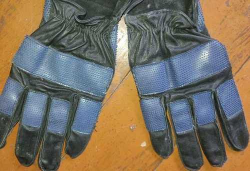 Вратарские перчатки 1987 года выпуска новые