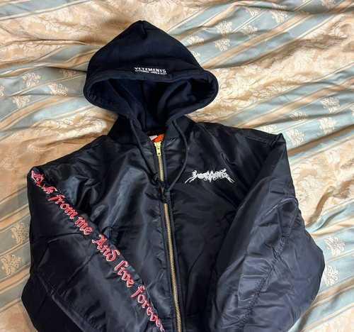 Бомбер vetements total fucking darkness