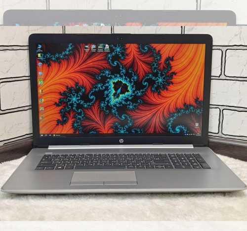 17.3" HP / i5-10210U /Radeon 530/8GB /SSD/FHD IPS