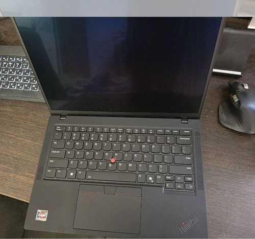 Lenovo Thinkpad p14s gen 5 amd8840hs/64/1024