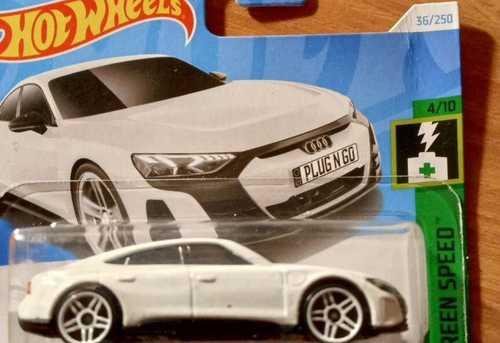 Audi RS E-tron GT Hot wheels green speed 4/10