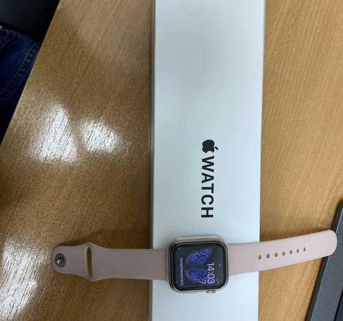 Часы apple watch se 40 mm бу