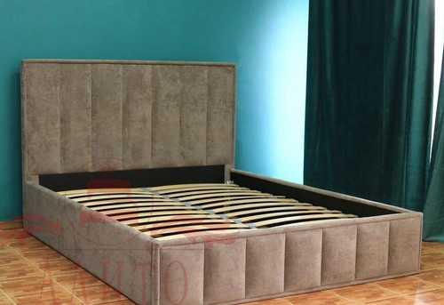 Двуспальная коричневая кровать