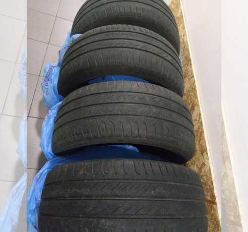 GT Radial Champiro FE1 225/50 R17 98V