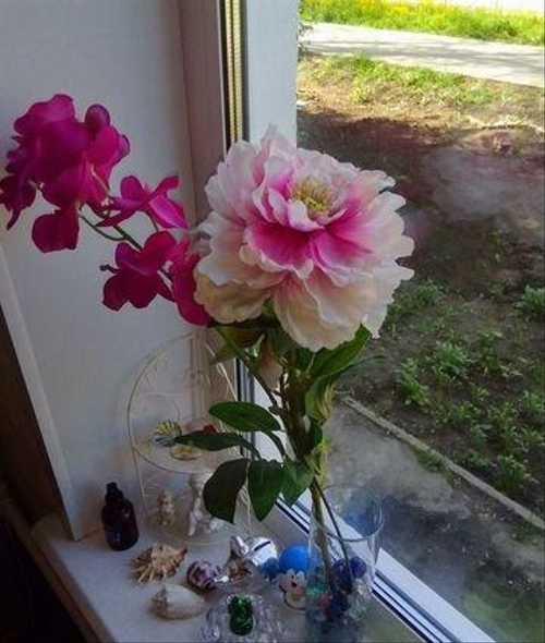 Цветы, ваза, стеклянные шары