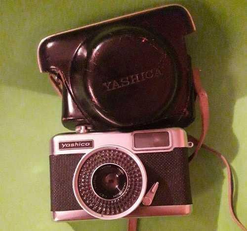 Пленочный фотоаппарат yashica