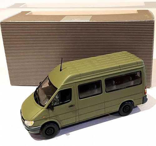 Модель Mercedes-Benz Sprinter Bundeswehr 1:43