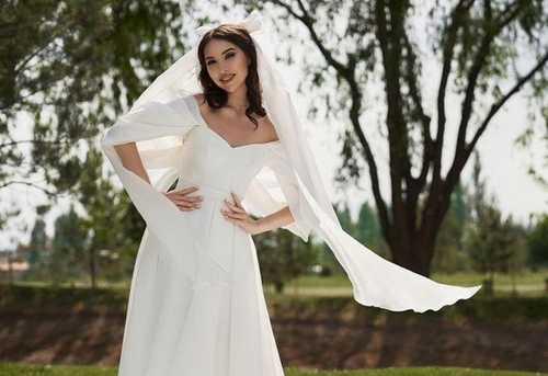 Свадебное платье в длине миди с окрытыми плечами