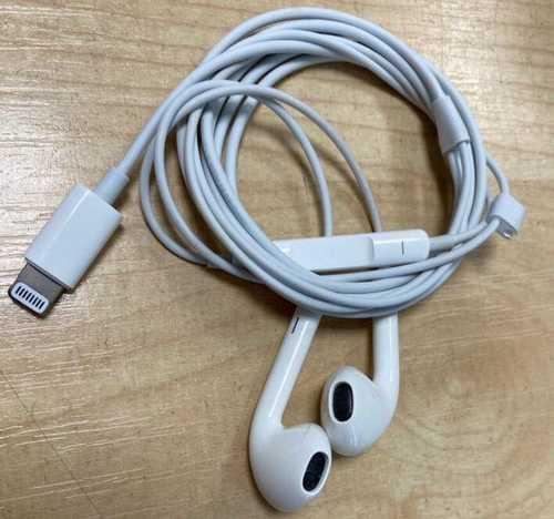 Наушники apple earpods с разъемом lightning