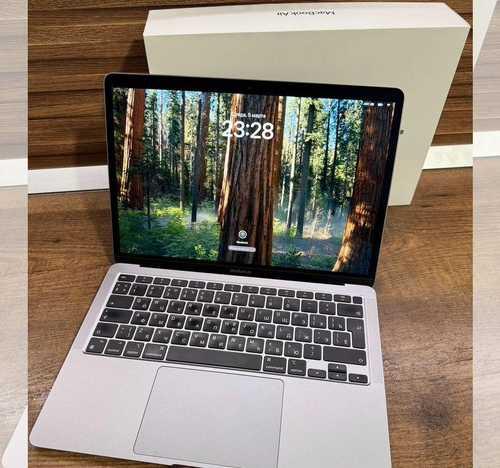 Macbook M1 8/256 space gray