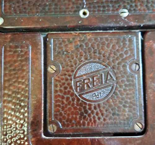 Продаю Немецкую швейную машину freia PAT