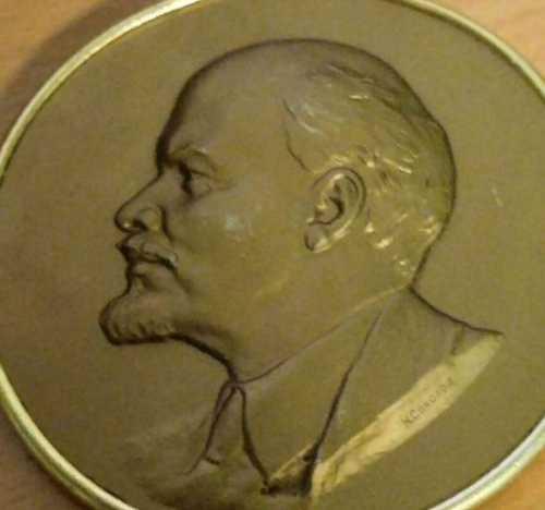 Подвесной портрет-барельеф В. И. Ленина СССР