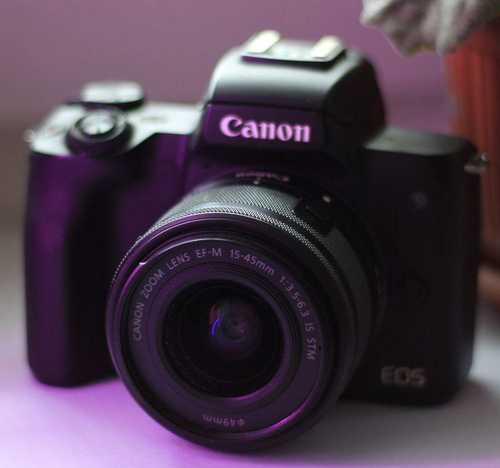 Canon EOS M50