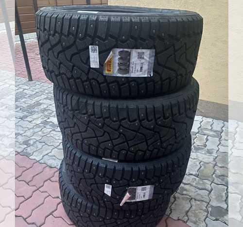 Pirelli Winter Ice Zero 275/40 R20