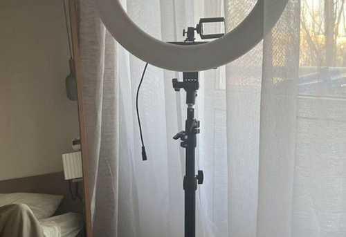 Кольцевая лампа для визажиста