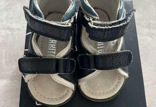 Обувь для мальчика на первые шаги