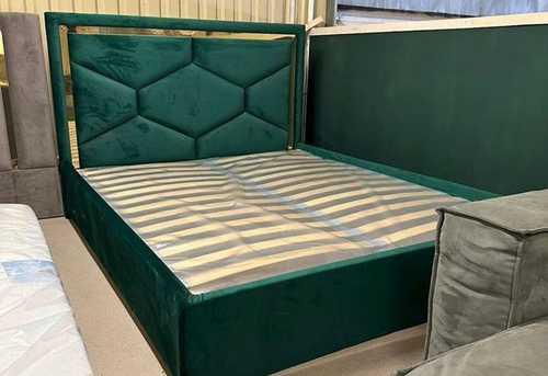Кровать зеленая с золотом