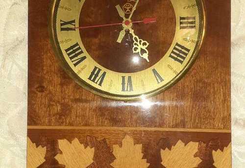 Настенные часы СССР с табличкой