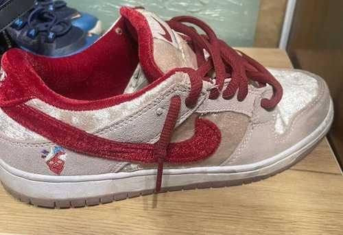 Nike sb dunk low strange love