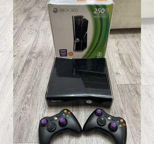 Microsoft Xbox 360, 250 ГБ, Прошитая, 2 геймпада