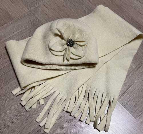 Шапка с шарфом из натуральной шерсти