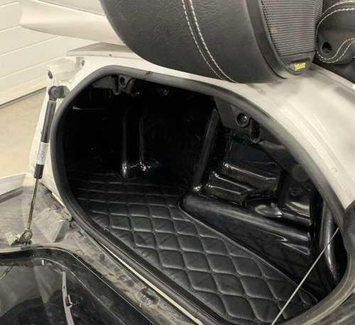 Коврик из экокожи в боковой кофр мотоцикла Honda