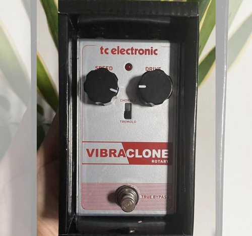 Гитарная педаль tc electronics vibraclone