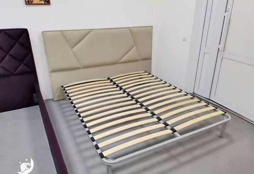 Кровать с матрасом 140x200