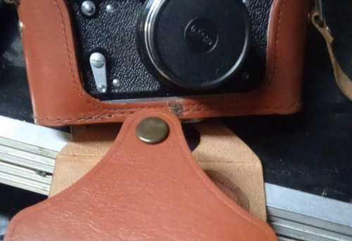 Старые фотоаппараты вспышки (свет) и объективы