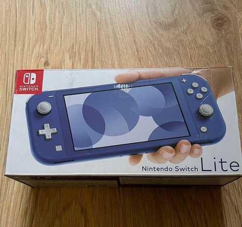 Nintendo switch lite почти новая