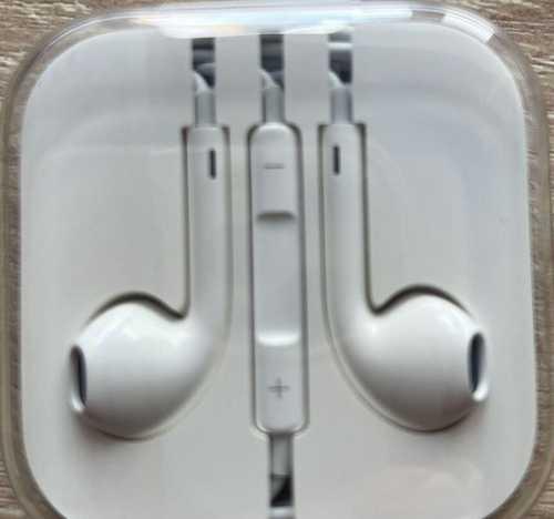 Наушники Apple EarPods с пультом управления и микр