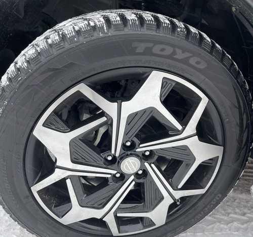 Зимние шипованные шины Toyo 235/55 R20