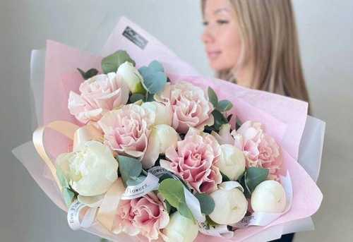 Букет пионов с розами, белые пионы и розовые розы