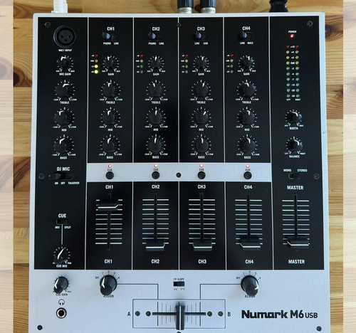 Микшерный пульт Numark M6USB