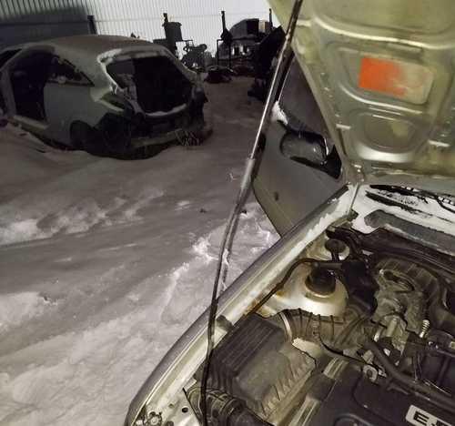 Упор капота на Daewoo Nexia N150 2012