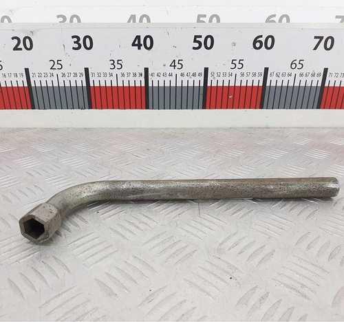 Ключ баллонный для Audi A4 B5 4D0012219A