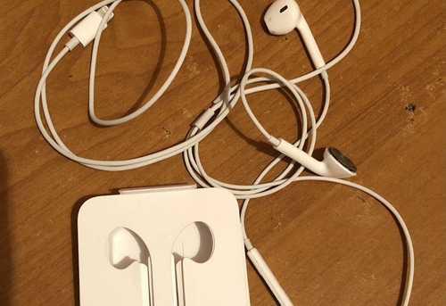 Наушники earpods оригинальные (1 сломан)