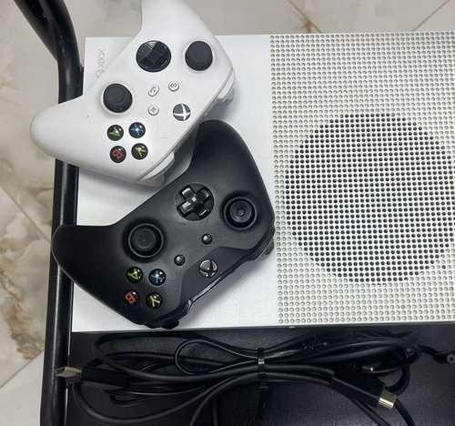 Xbox one s 1tb с двумя геймпадами