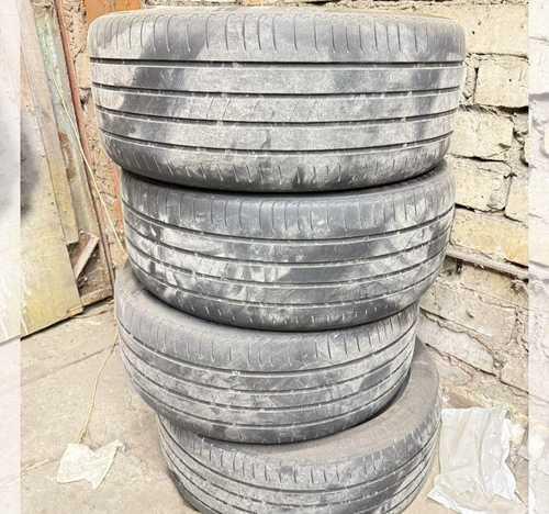 Kumho Ecsta HS51 235/45 R18